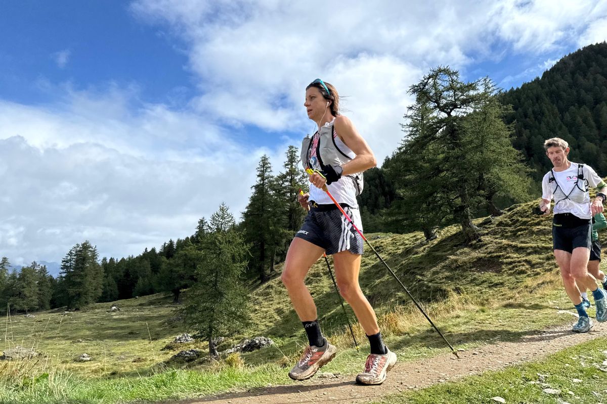 Ruth Croft remporte l'UTMB 2025 chez les femmes en 22h56